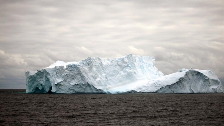 Scenery of iceberg seen from China's research icebreaker Xuelong ...
