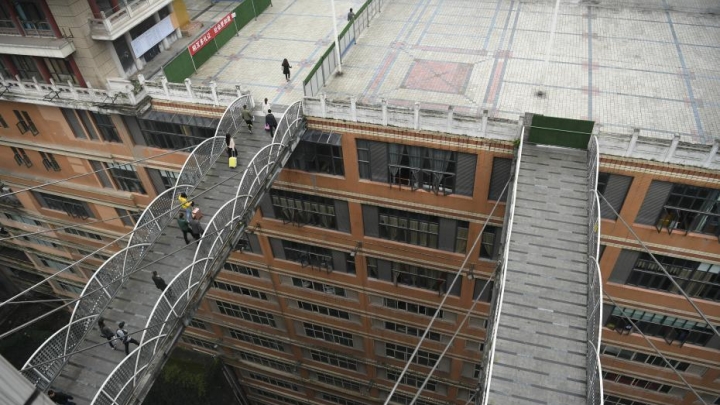 New Chongqing building boasts rooftop square - China Plus