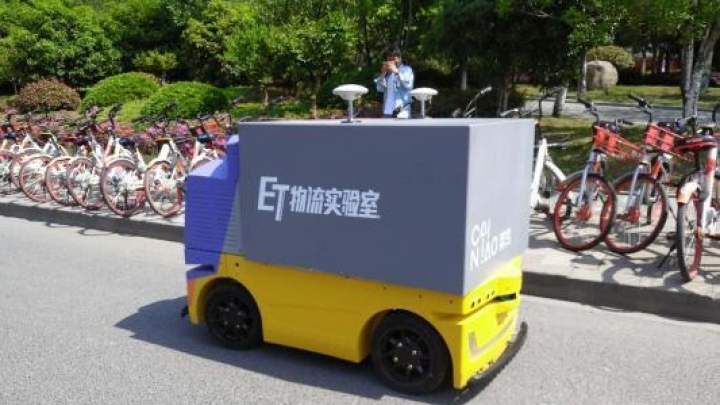 Driverless delivery vehicle starts trials in Zhejiang - China Plus