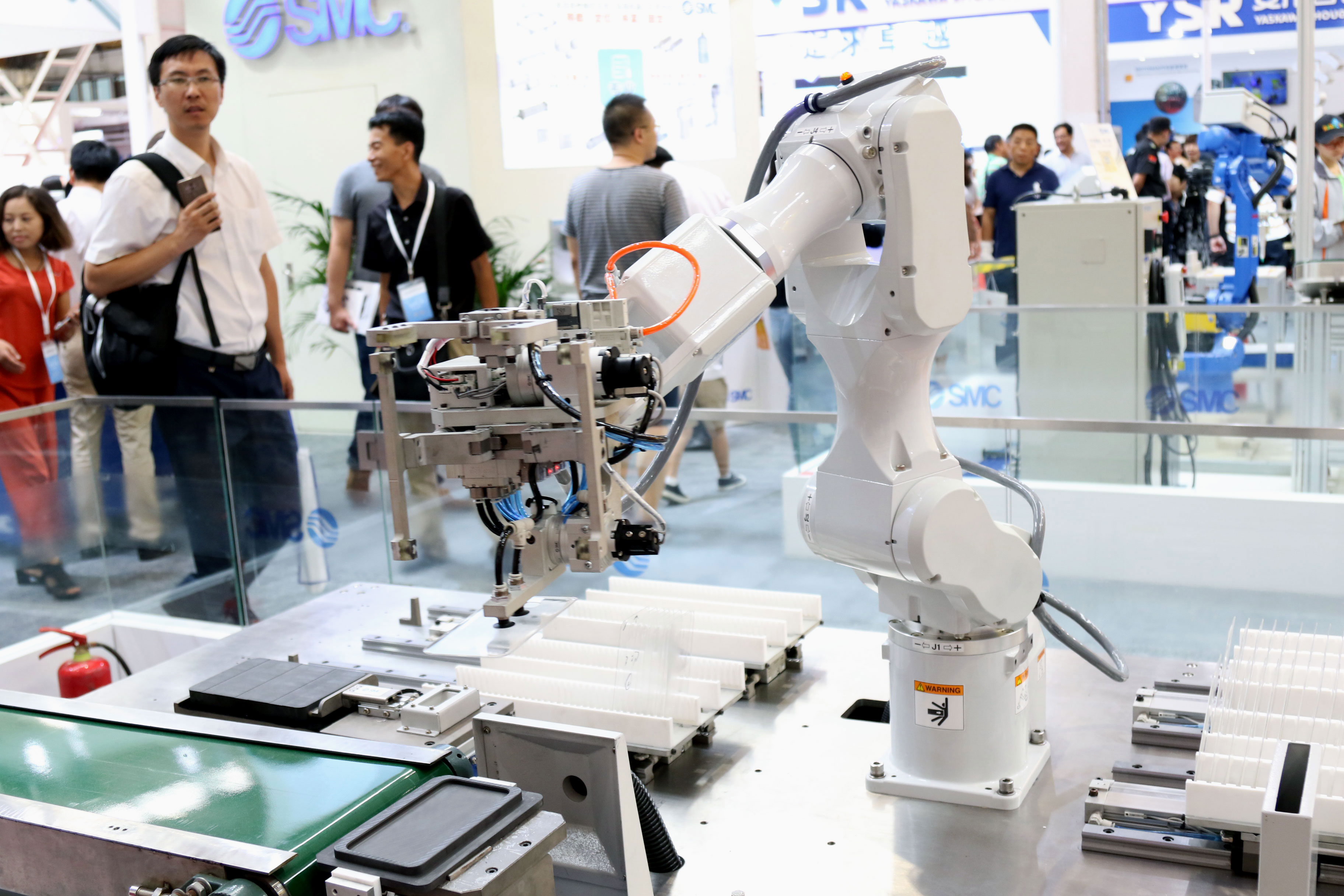 China's industrial robots makers striving to upgrade core technology ...