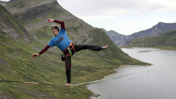 A young German breaks the world record on walking slack line - China Plus