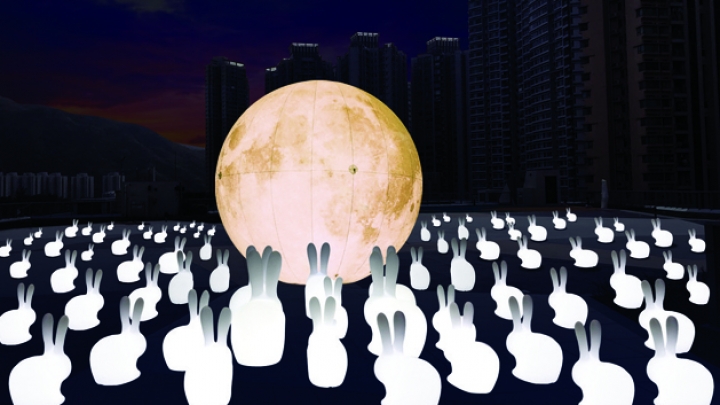 Watching a shining moon in Hong Kong during Mid-Autumn - China Plus