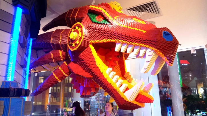 Huge model of Shanghai landmark appears in famous Shanghai toy store ...