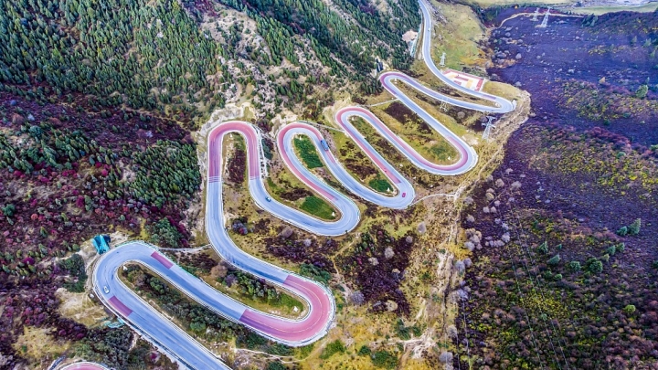 Bird's-eye view of zigzag mountain road in northwest China - China Plus