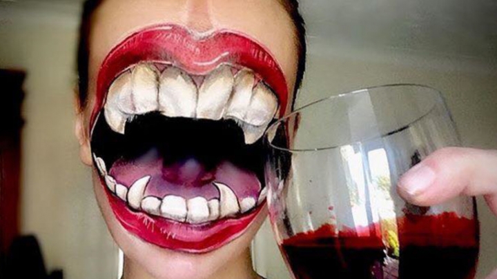 Makeup artist creates scary looks for Halloween - China Plus