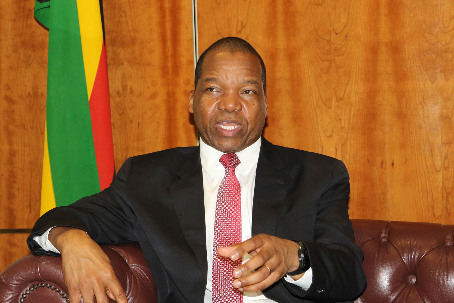 Zimbabwe central bank chief urges confidence in economy - China Plus