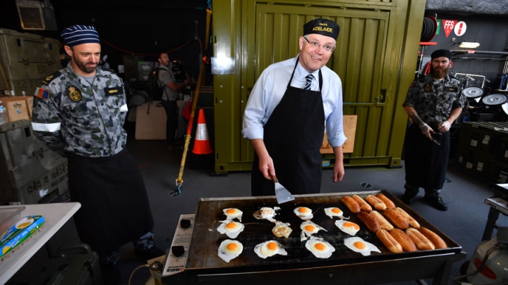 Australian PM cooks breakfast for navy soldiers - China Plus