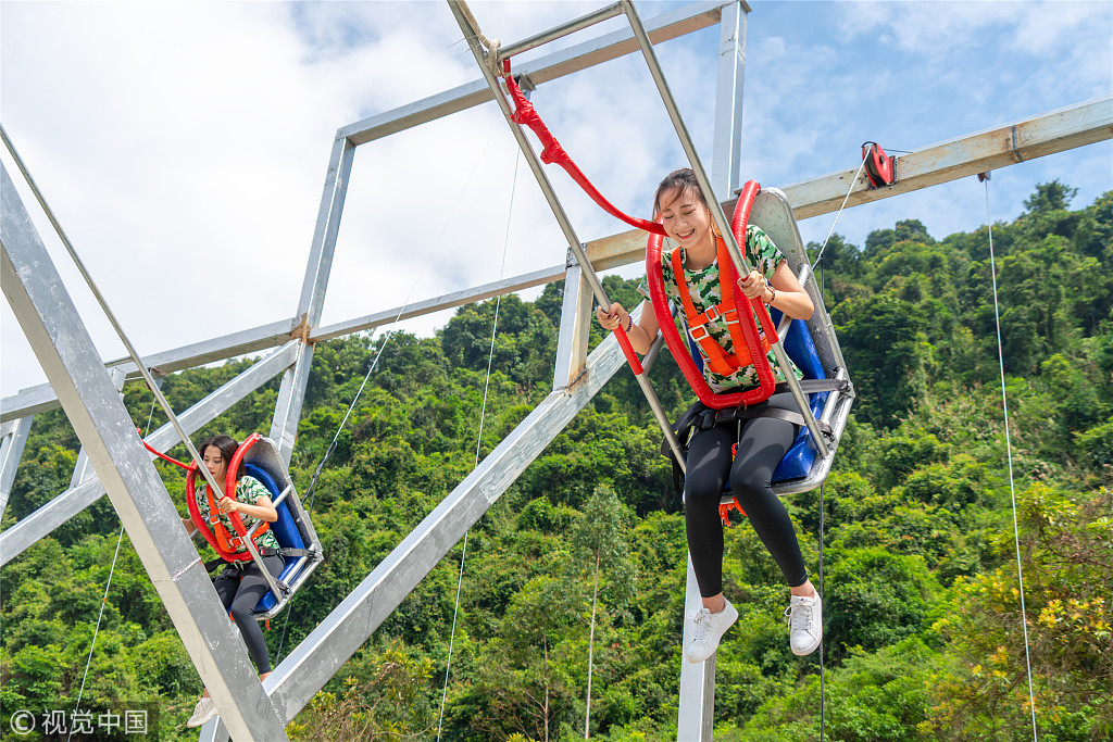 Amazing cliff swing officially opens in Guangdong - China Plus