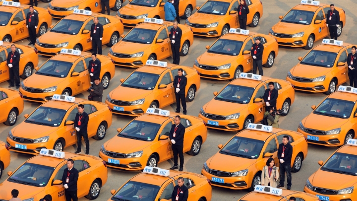 Xi'an's first methanol taxis help reduce pollution - China Plus