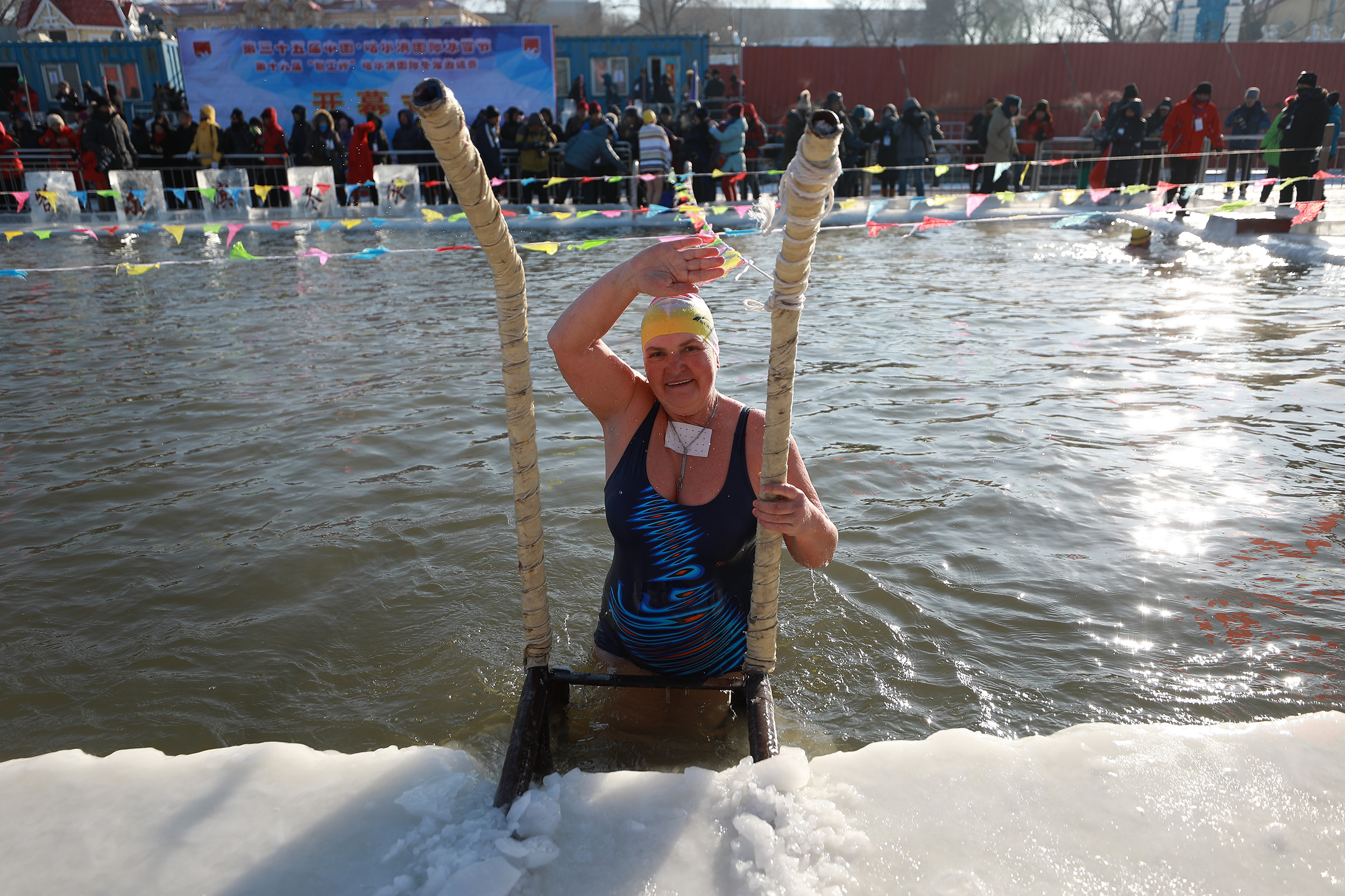 International winter swimming competition held in Harbin - China Plus