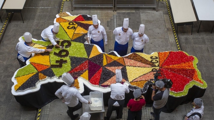 A 550kg cake to celebrate the 465th anniversary of Sao Paulo - China Plus