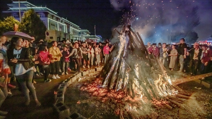Chinese Yi ethnic group celebrates the Torch Festival - China Plus