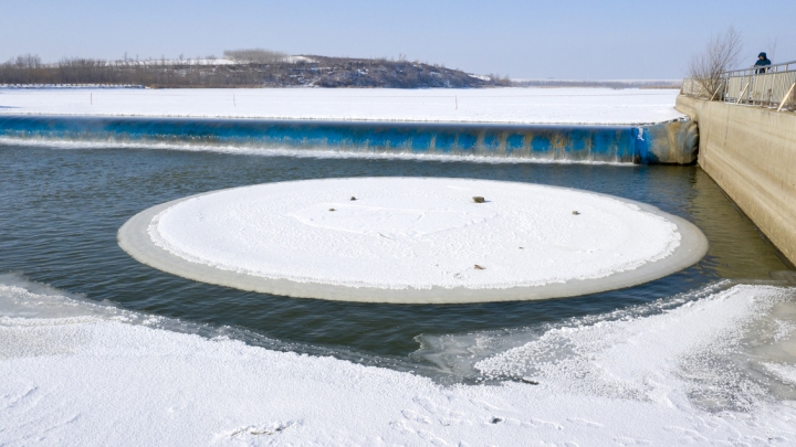 Massive spinning ice disc appears in northeast China - China Plus