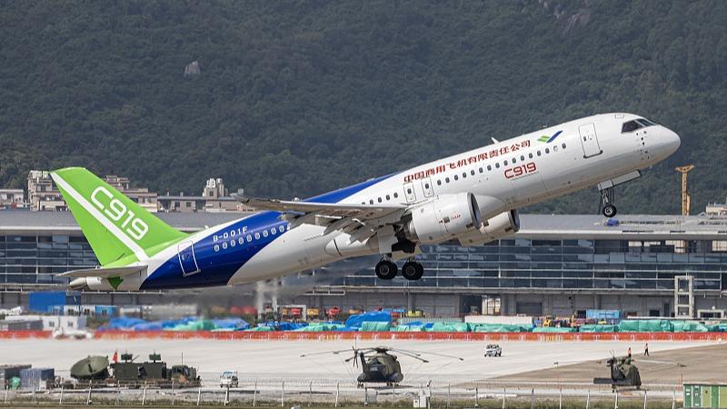 “COMAC” merr 300 porosi të reja për C919