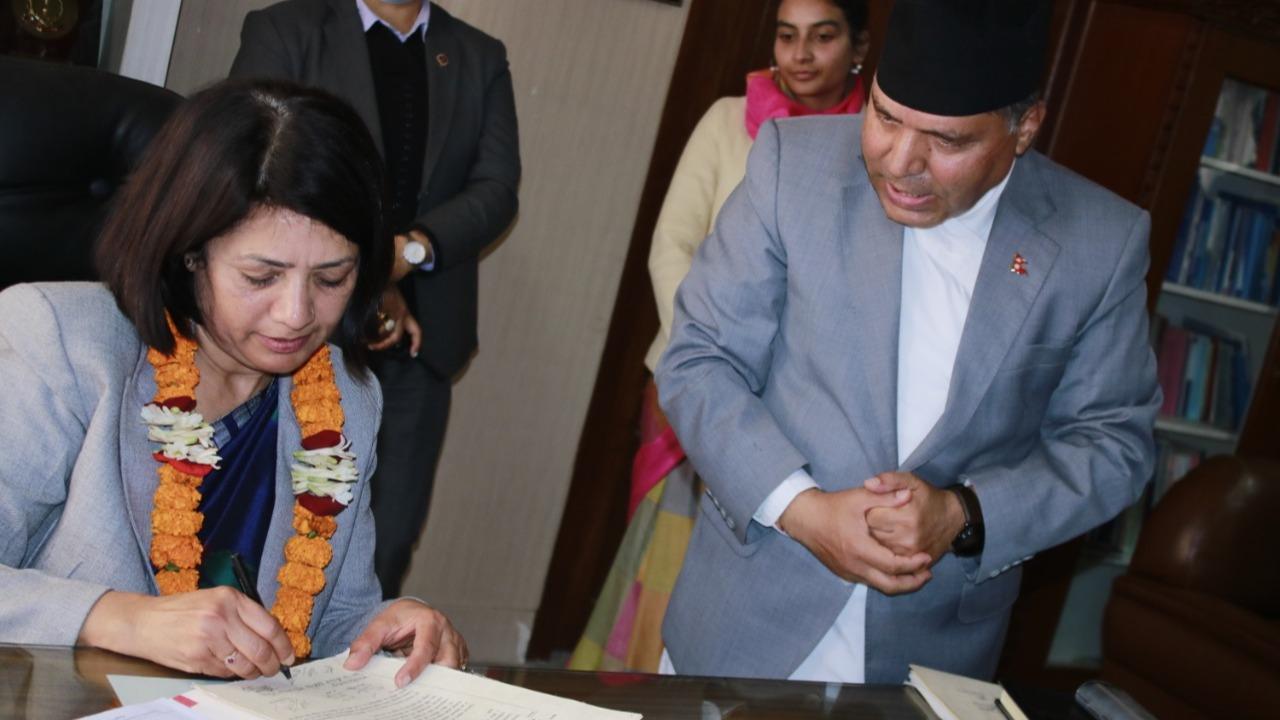 Messaggio di auguri di Qing Gang al nuovo ministro degli Esteri ...