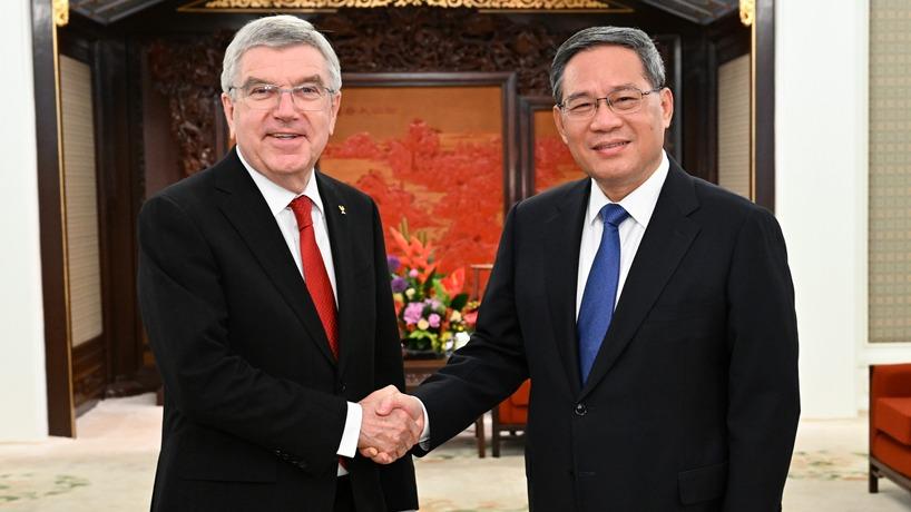 Li Qiang traf Thomas Bach in Beijing