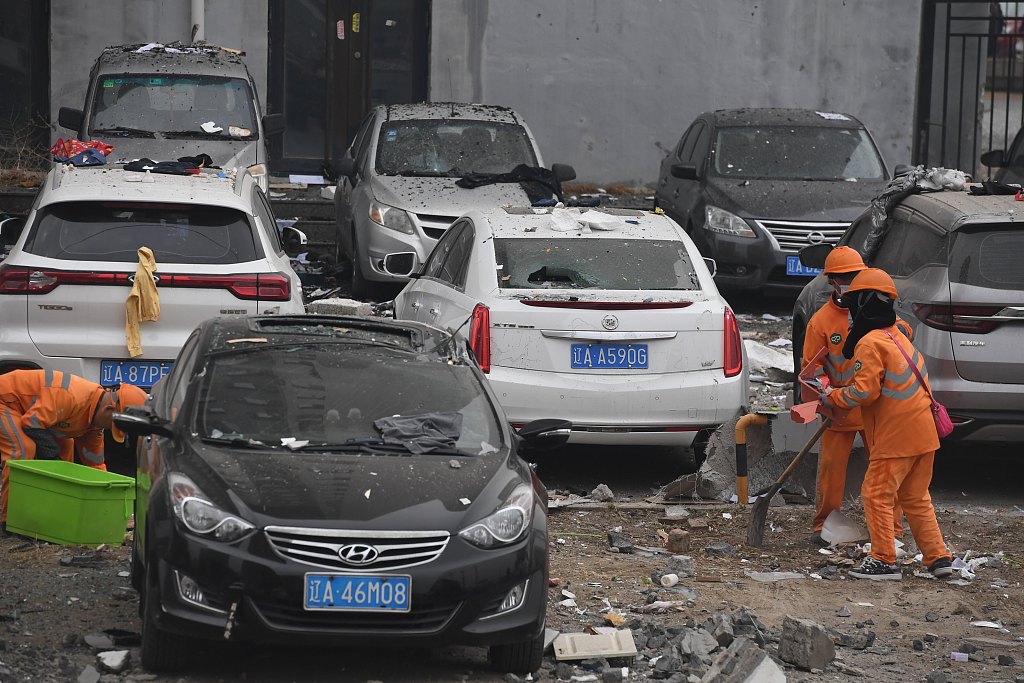 Един човек загина а трима бяха ранени при газова експлозия в жилищен блок в Шънян