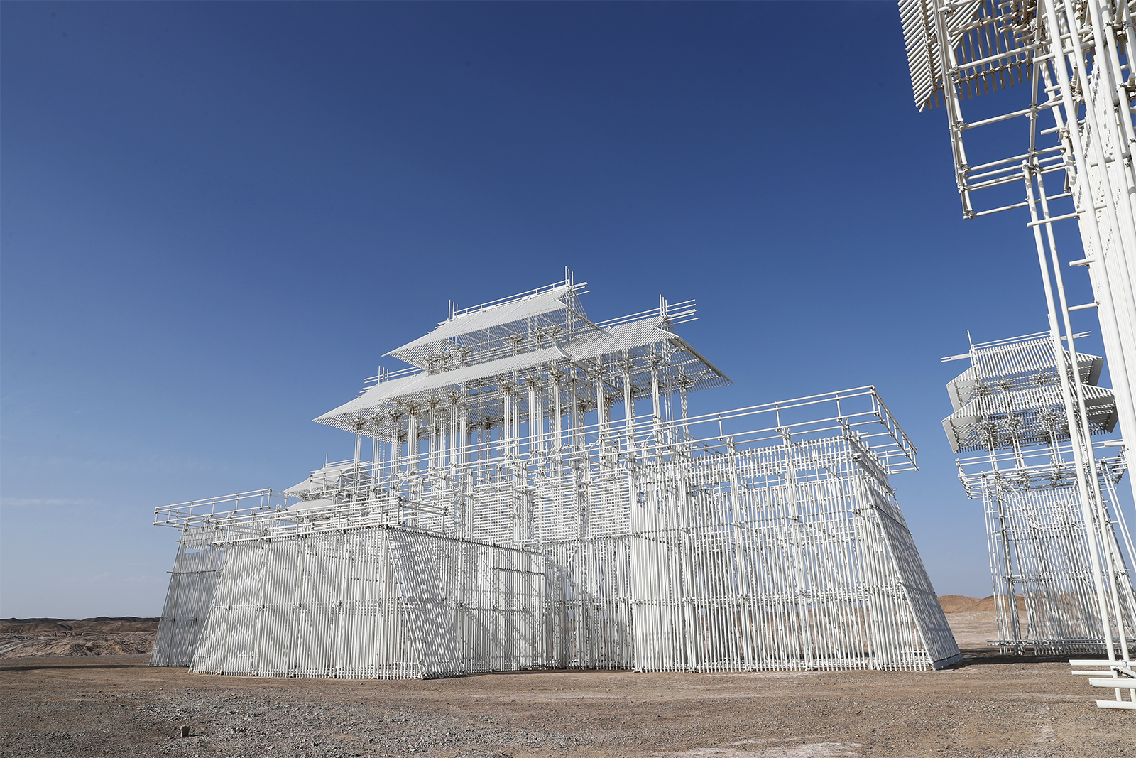 I pakufishëm: Një "mirazh" i elegancës së përjetshme në shkretëtirë