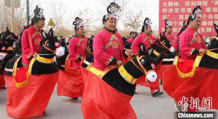 Persembahan "Shehuo" Diadakan di Xinjiang Rai Tahun Baharu Cina